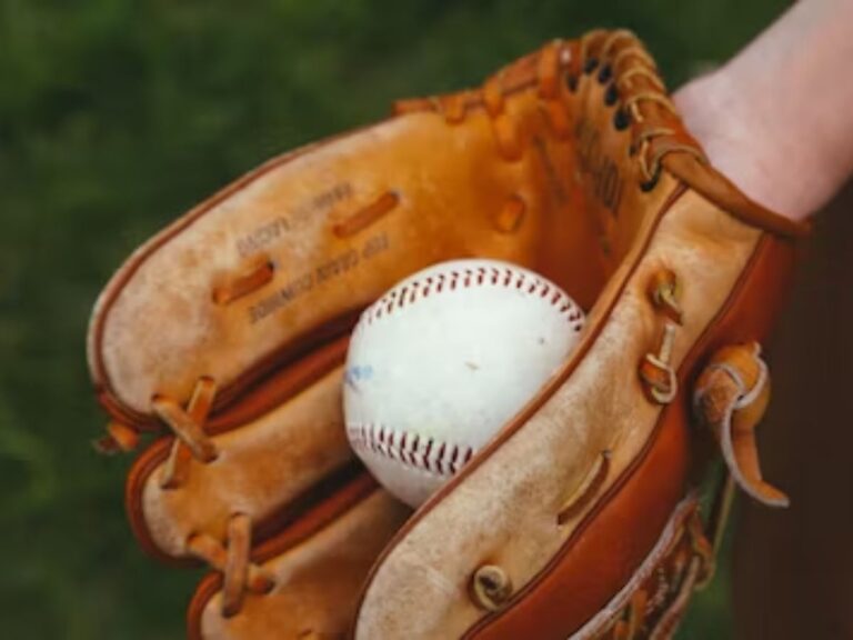 How to Catch Baseball: Master the Art of Fielding - The Baseball Insider