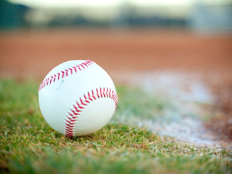 How to Throw a Knuckleball Pitch : Master the Art - The Baseball Insider